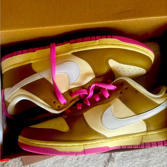 Nike | Shoes | New Womens Nike Dunk Low Se Tanbrownpink Fd868370 Nib ...